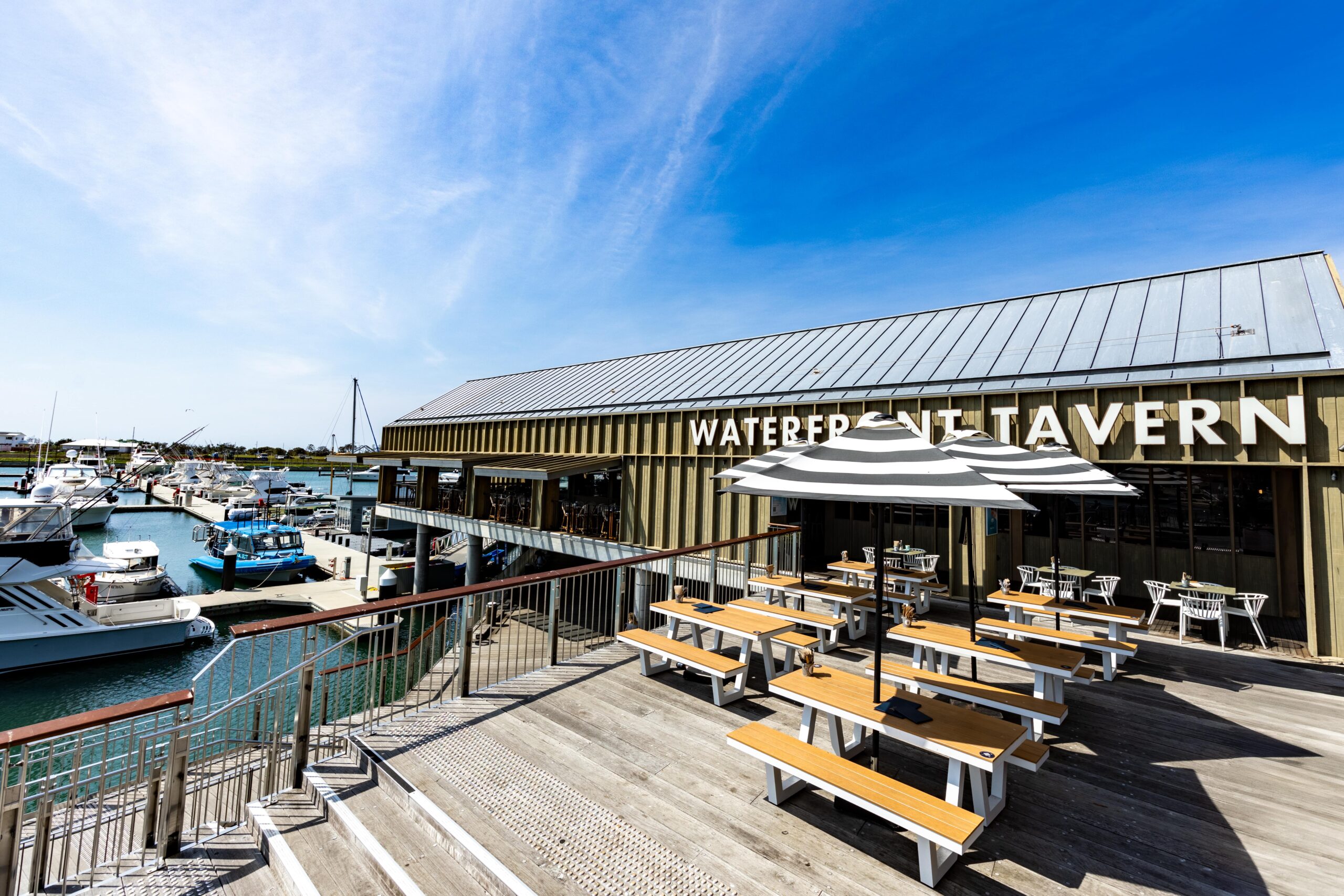 Waterfront Tavern - Monarch Hotels